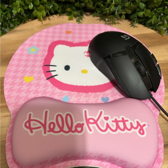 Hello Kitty | Other | Hello Kitty Nwt Pink Mouse Pad With Cushion ...
